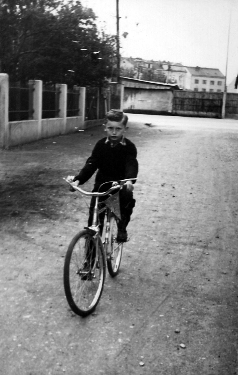 Fotografije dječaka i njegovog prvog bicikla - Muzej susjedstva Trešnjevka